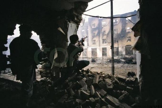 格罗兹尼巷战 格罗兹尼巷战 完整版_车臣活割女兵人头